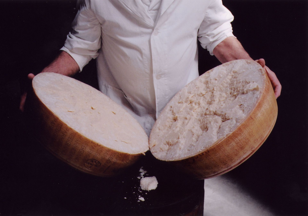 Parmigiano Reggiano forma tagliata